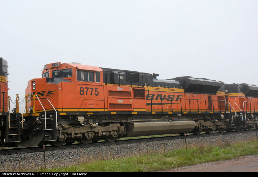 BNSF 8775